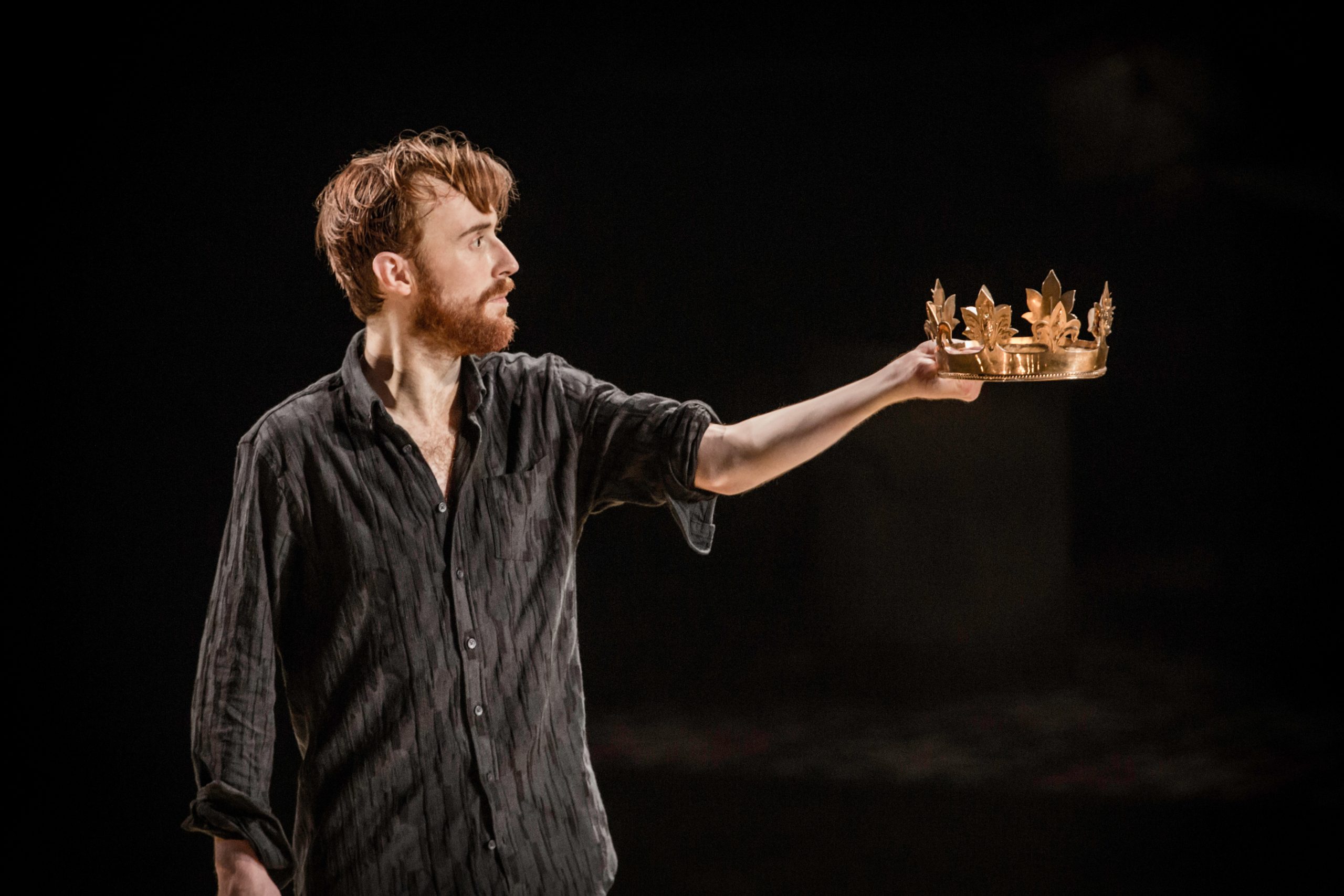 "Edward II" at the National Theatre - Theatre reviews by Edward Lukes